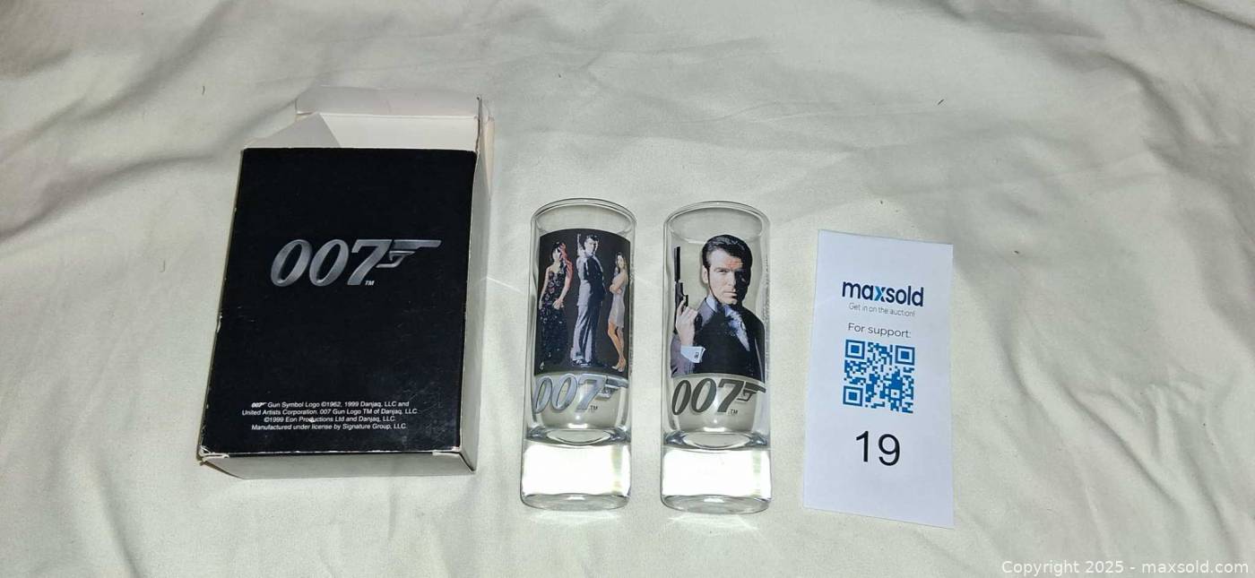 007 James Bond shot glasses with box | Maxsold