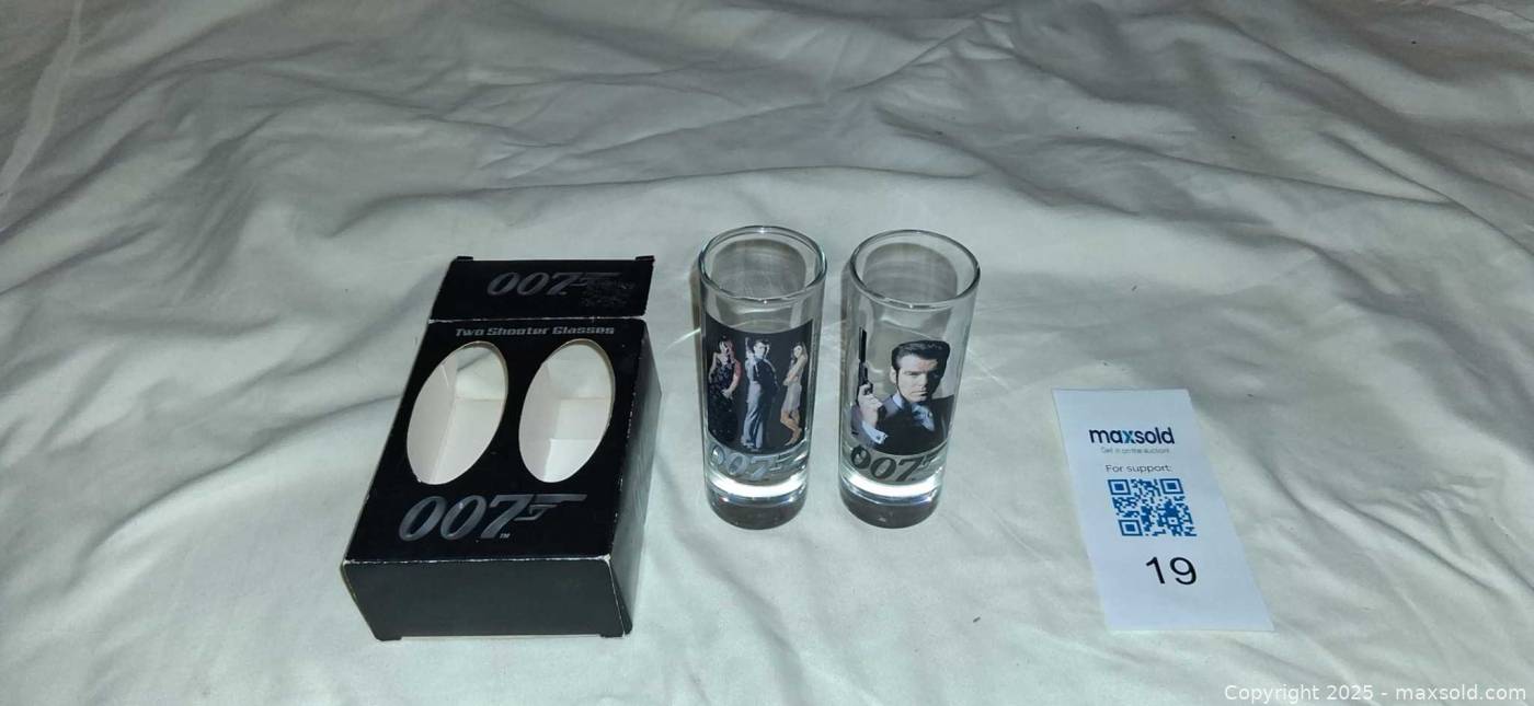 007 James Bond shot glasses with box | Maxsold