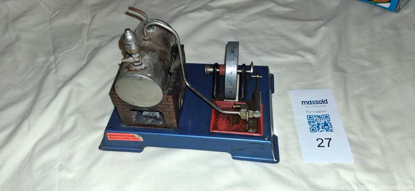 Tabletop stationary steam engine model | Maxsold