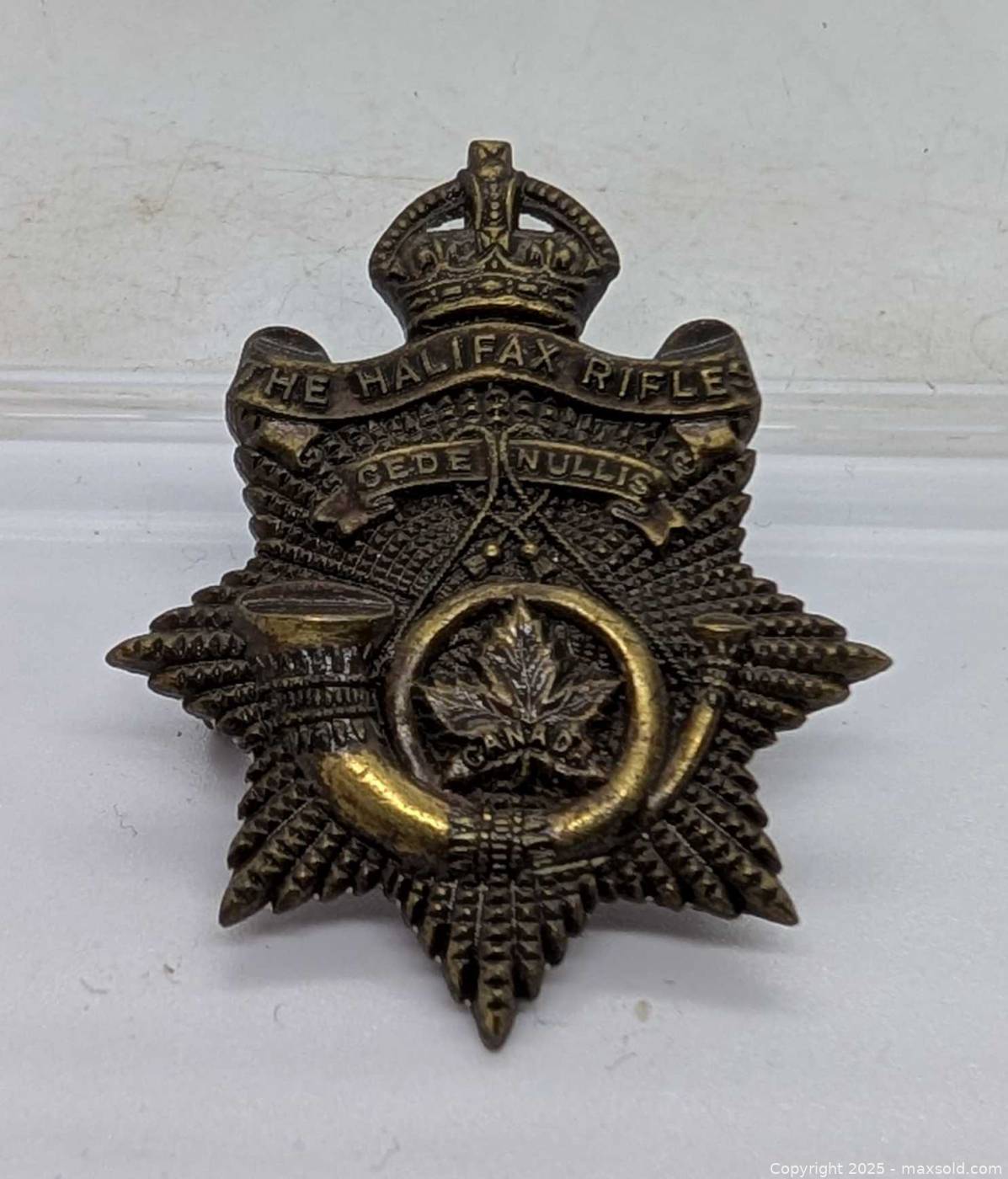 WW2 Canadian Halifax Rifles cap badge | Maxsold