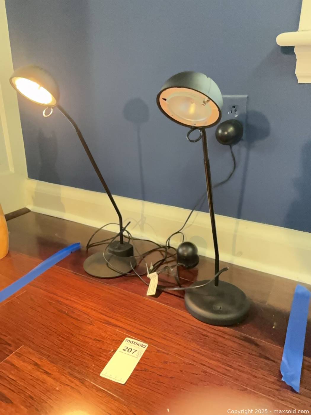 Pair of black metal desk lamps | Maxsold