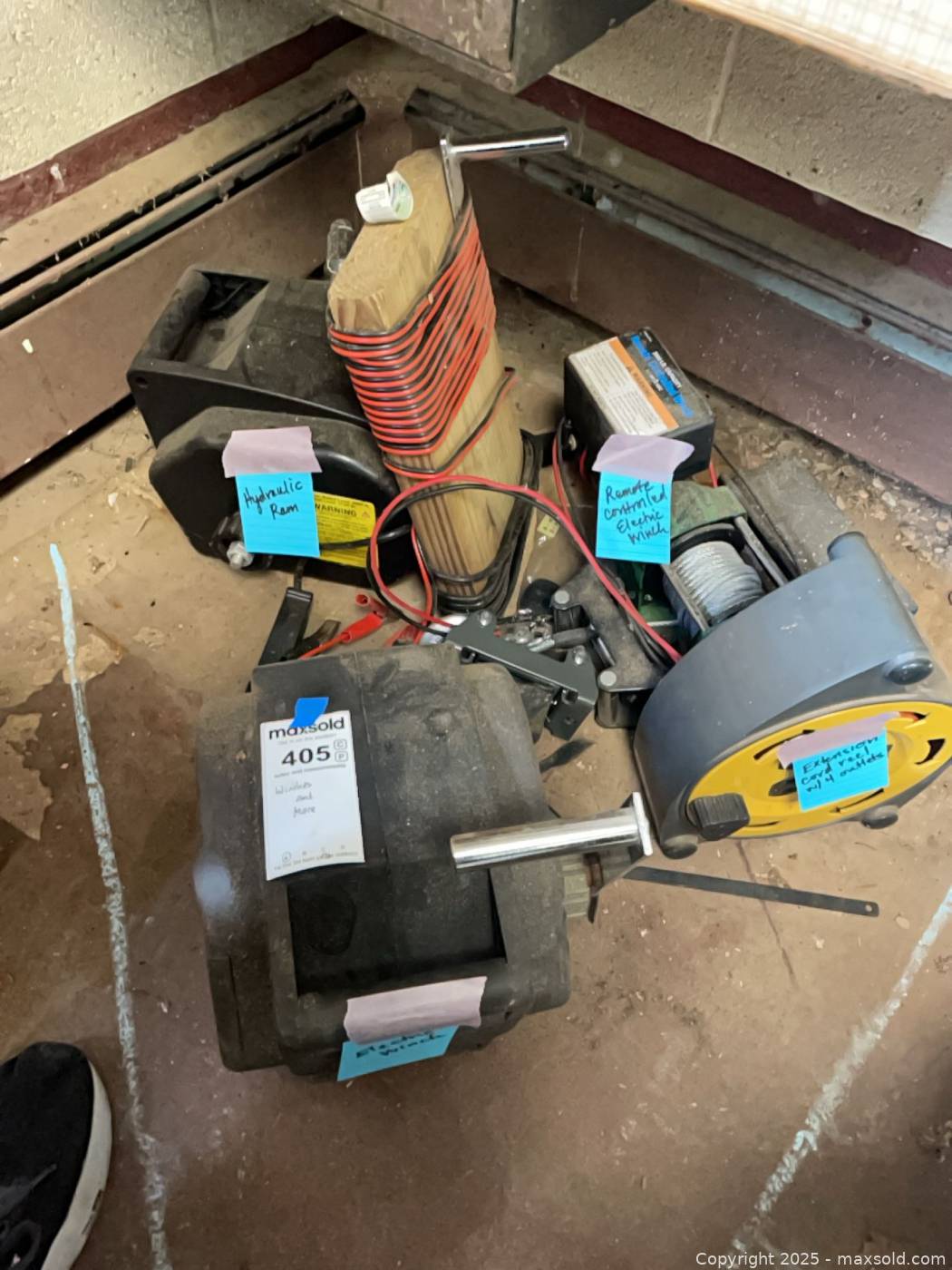 Electric winch, hand winch, cord reel, hydraulic ram | Maxsold