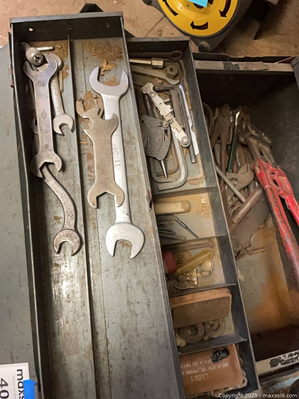 Metal toolbox with hand tools & flashlights | Maxsold