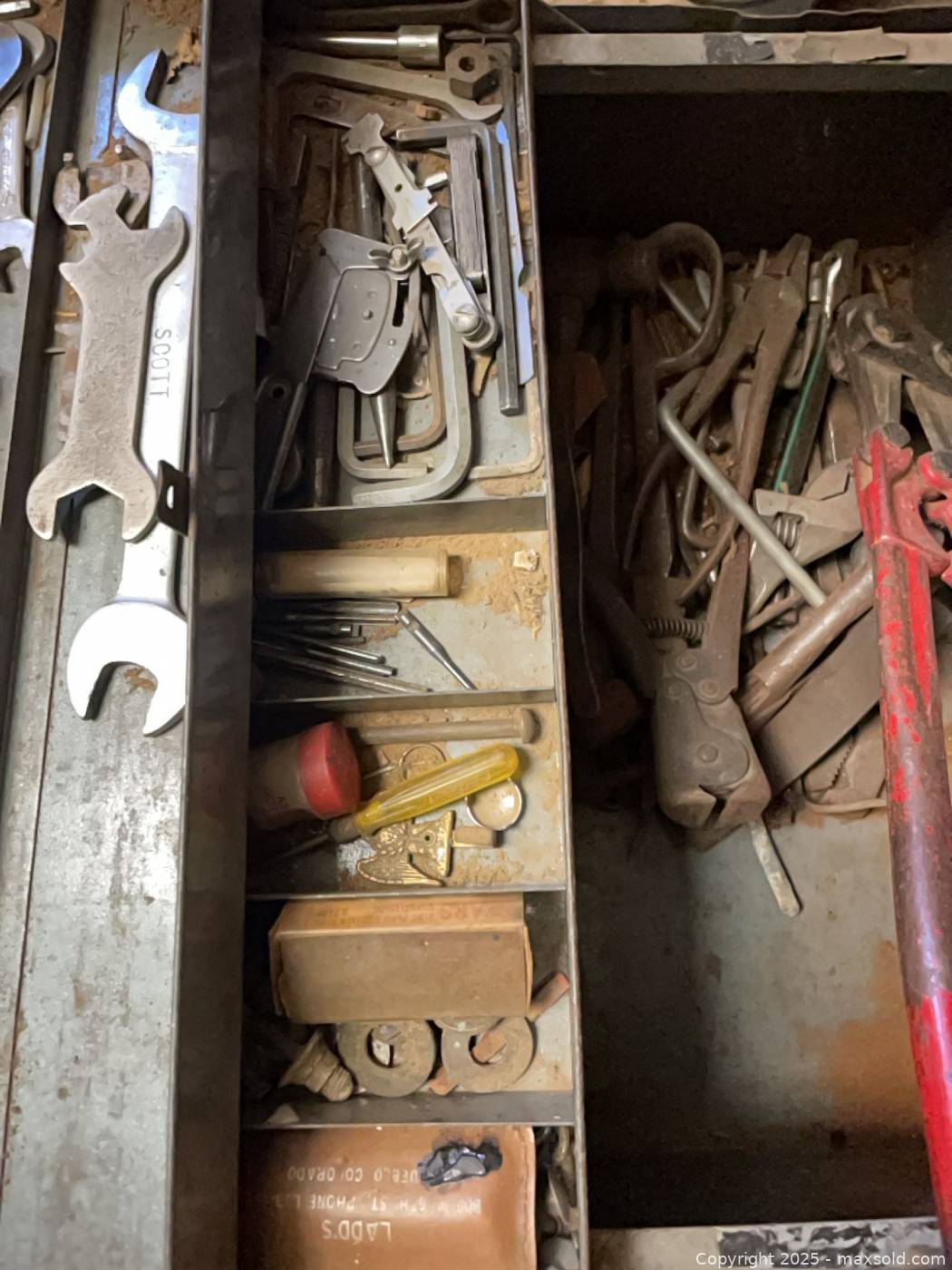 Metal toolbox with hand tools & flashlights | Maxsold