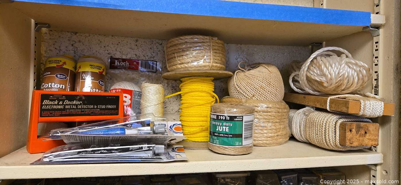 Mixed hardware, rope, DeWalt retractors | Maxsold
