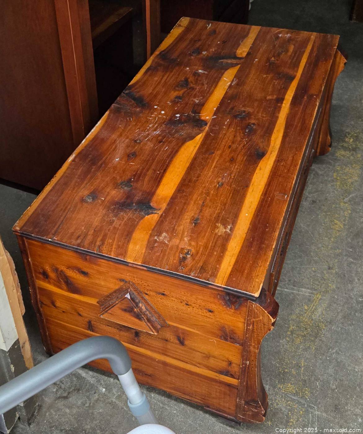 Vintage solid cedar hope chest | Maxsold