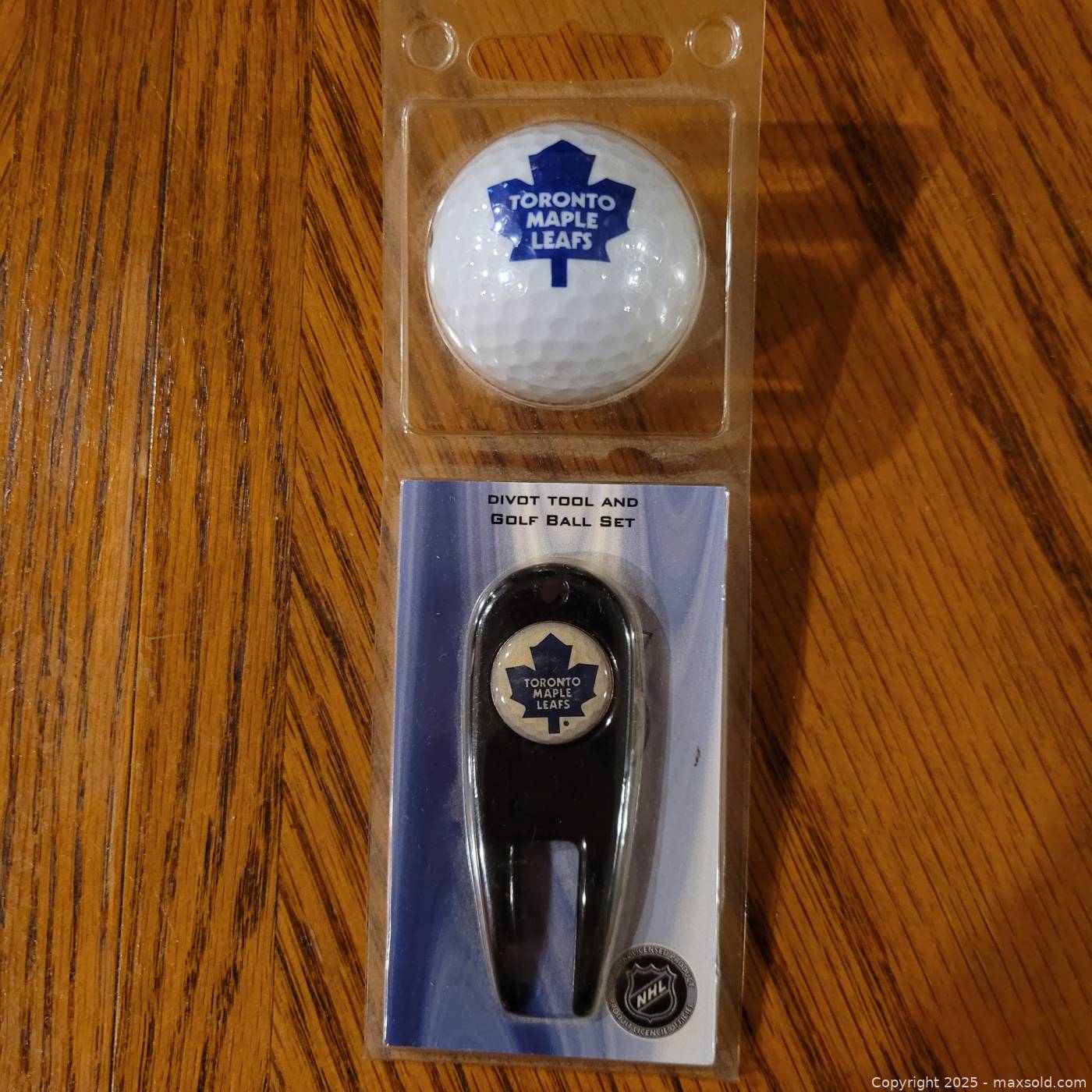 Toronto Maple Leafs Golf Ball & Divot Tool | Maxsold