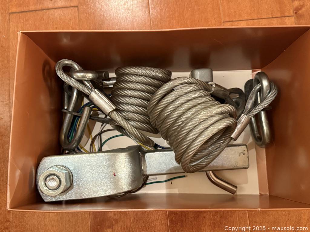 Assorted steel tow cables, drawbar and shackles | Maxsold