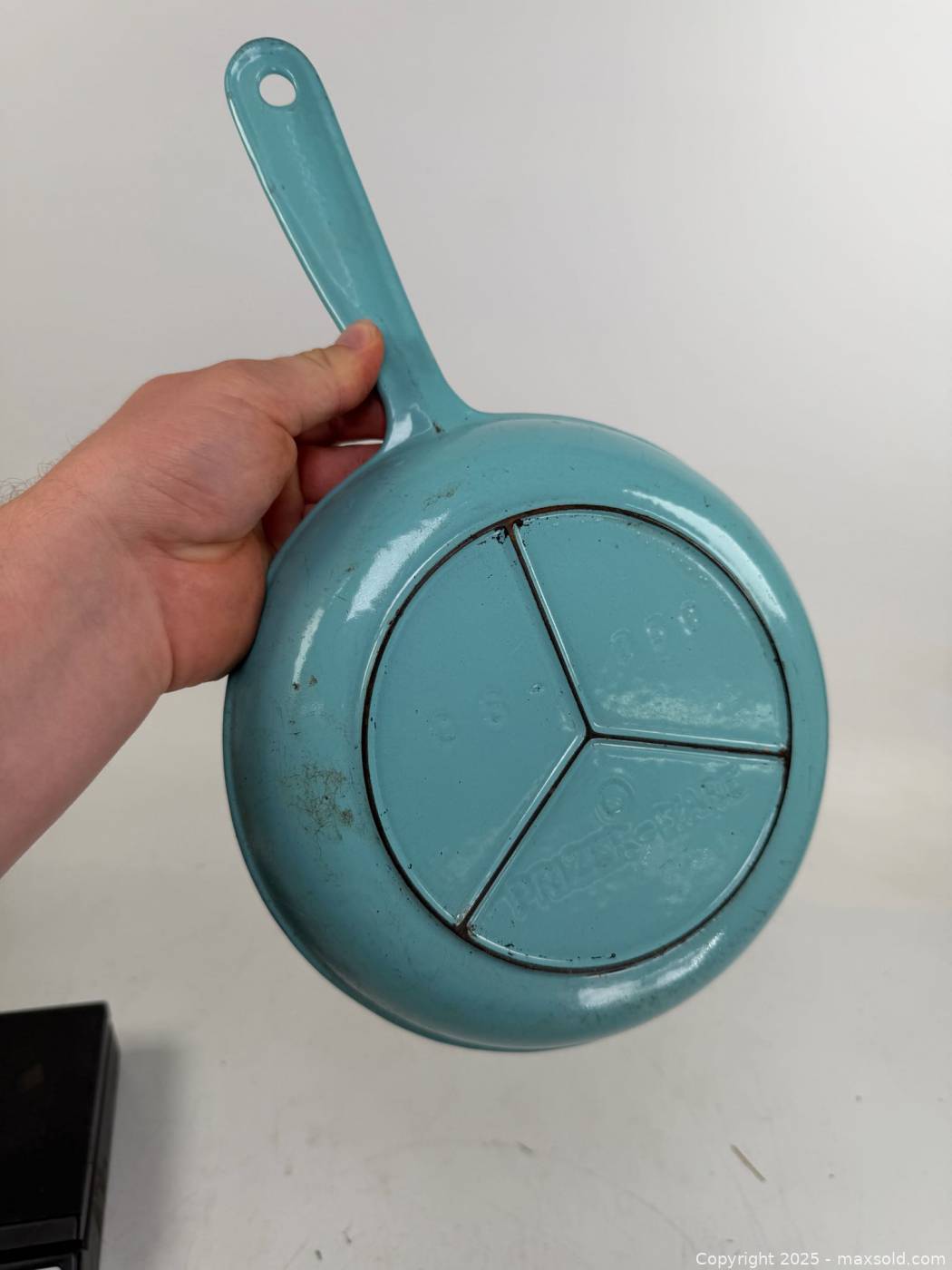 Prizer-Ware turquoise enameled cast-iron skillet | Maxsold