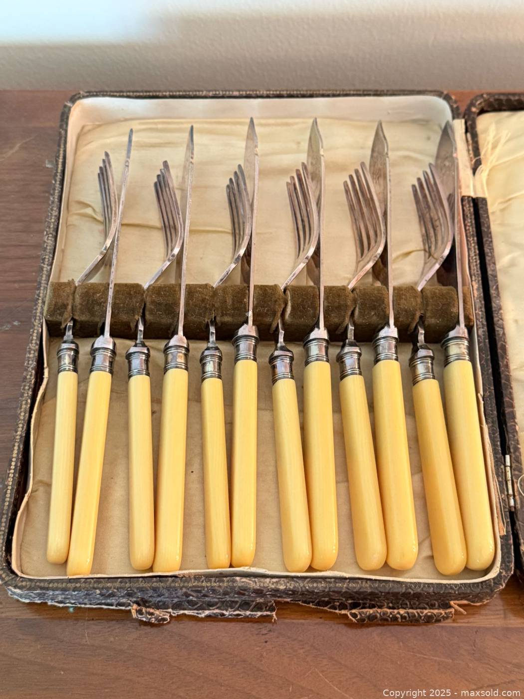 Silver plated fish knives and forks with case | Maxsold
