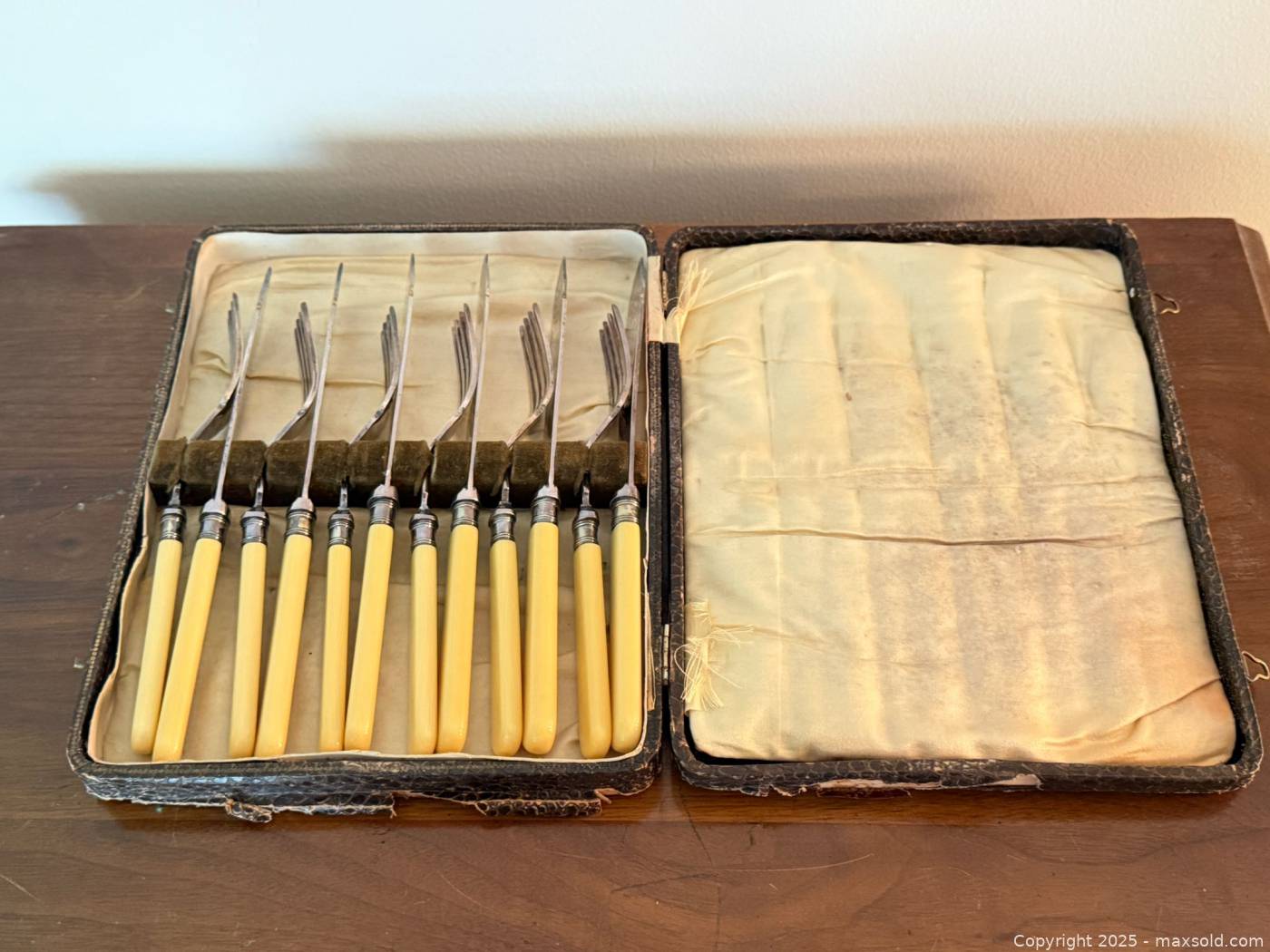 Silver plated fish knives and forks with case | Maxsold