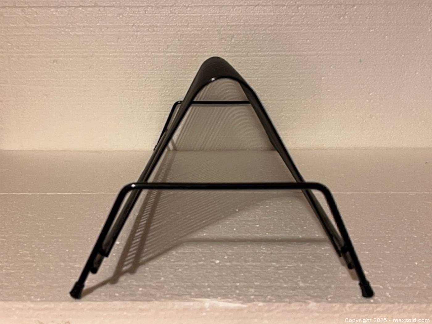 Vintage black wire record album rack | Maxsold