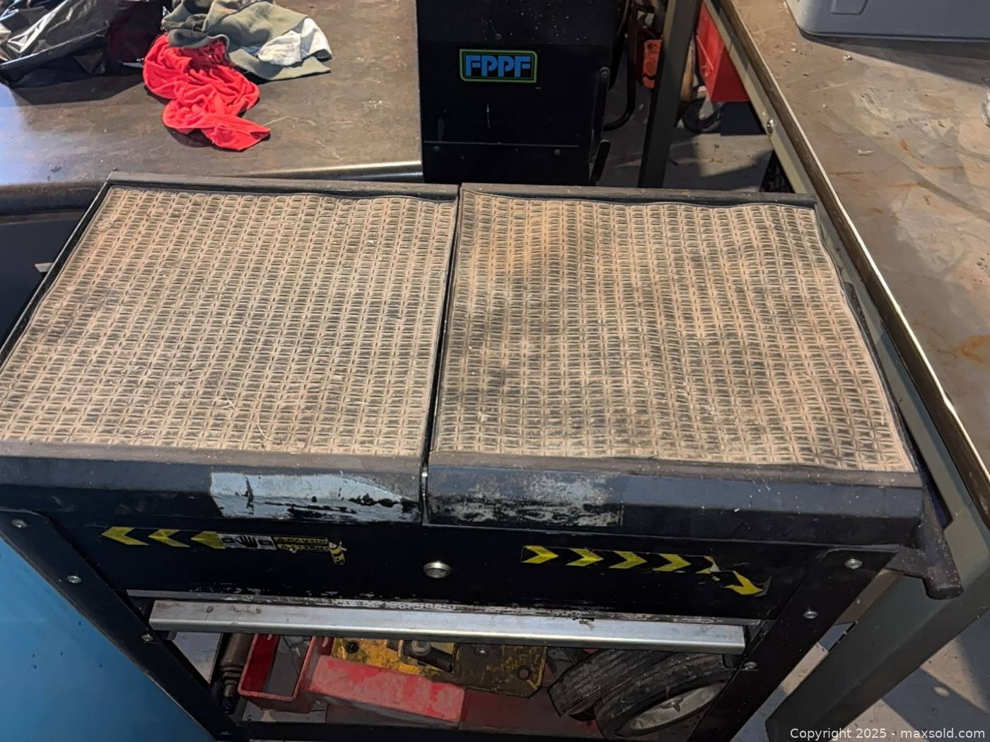 Mobile mechanic’s tool cabinet and Mastercraft Maximum socket set | Maxsold