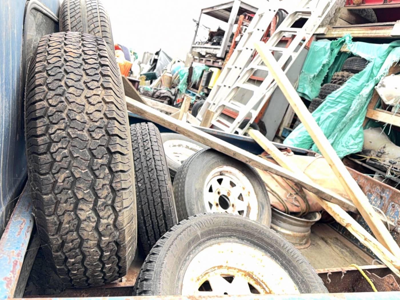 Rusted truck with loose tires for scrap | Maxsold