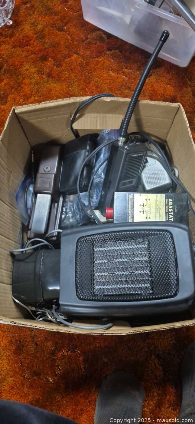 Vintage electronics lot with Realistic PRO-36 scanner | Maxsold