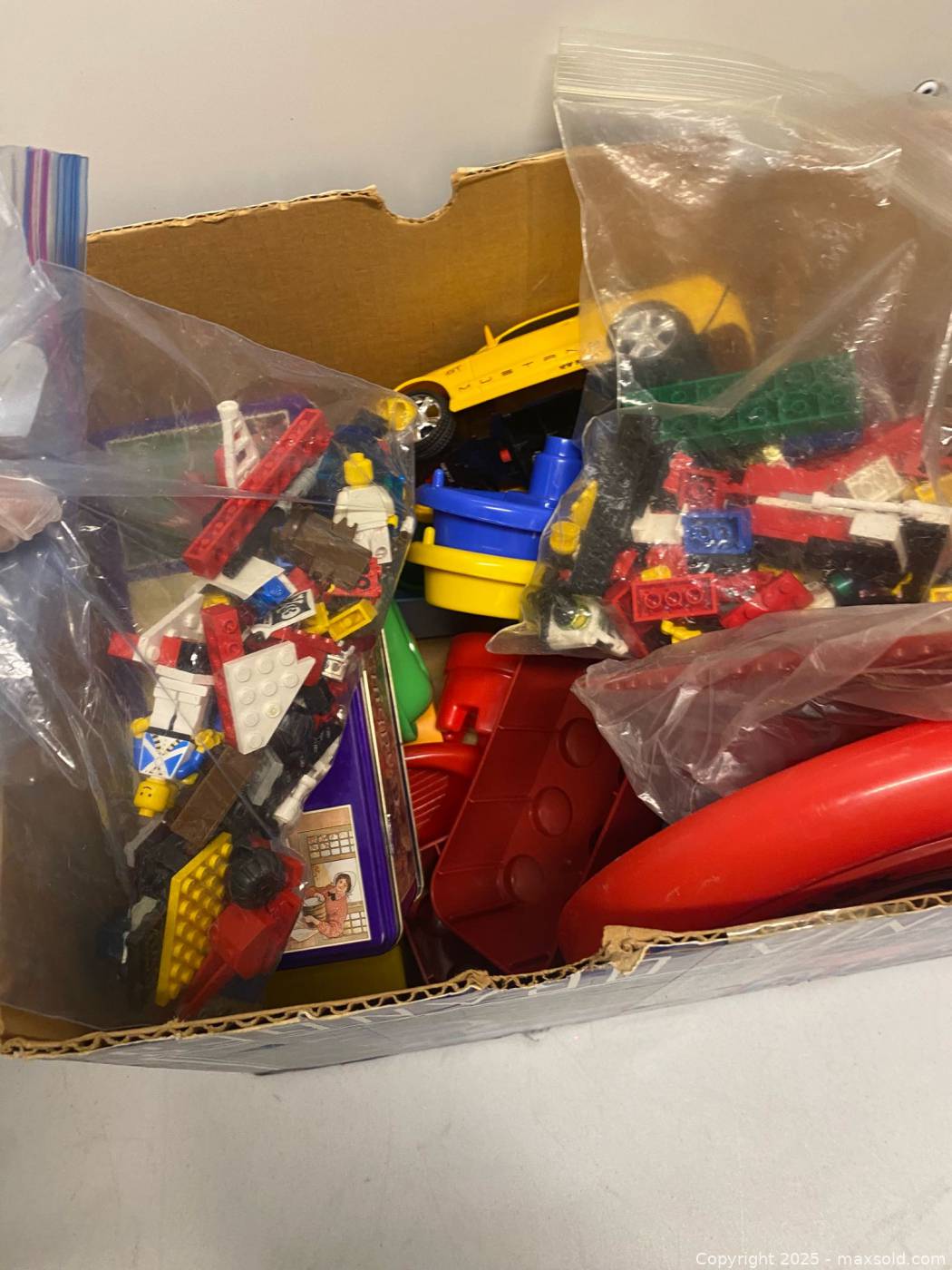 Large Box Mixed LEGO & Compatible Bricks | Maxsold