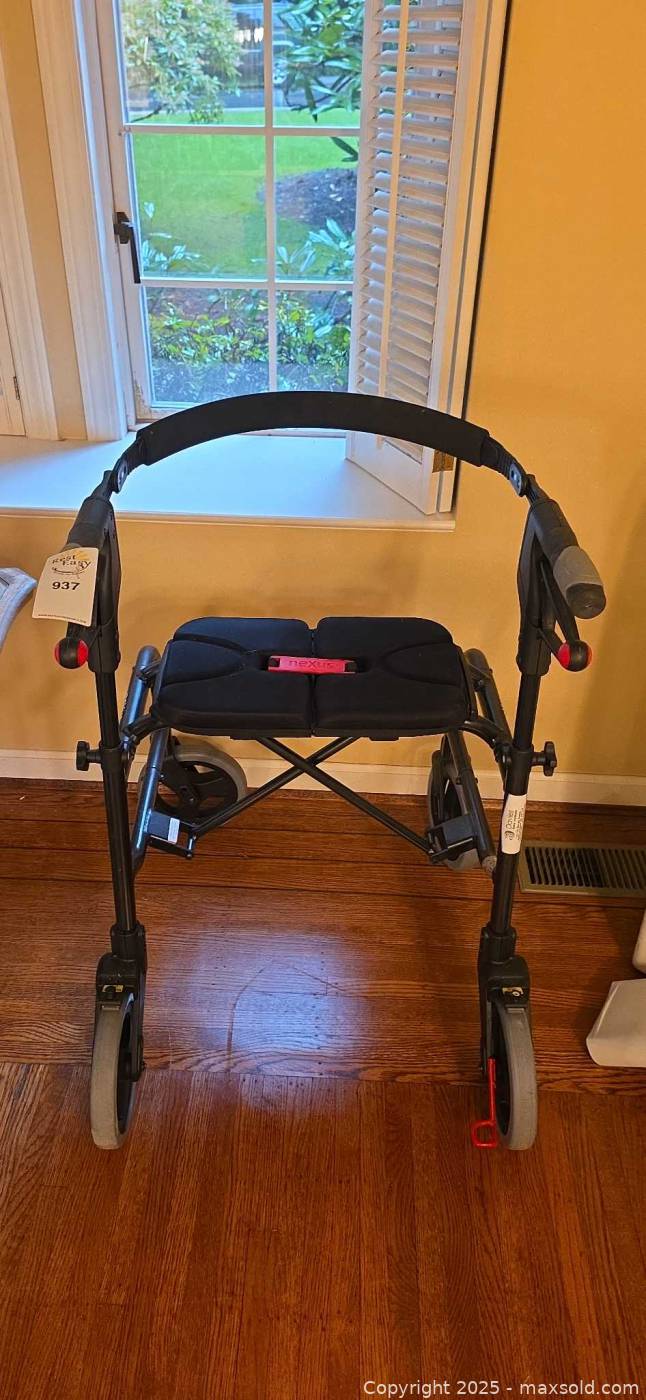 Nexus 3 Low foldable rollator walker | Maxsold