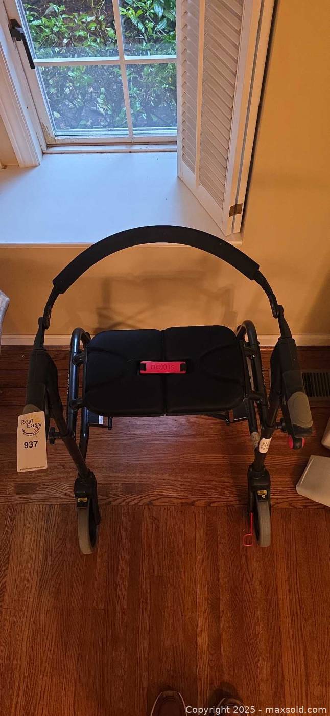 Nexus 3 Low foldable rollator walker | Maxsold