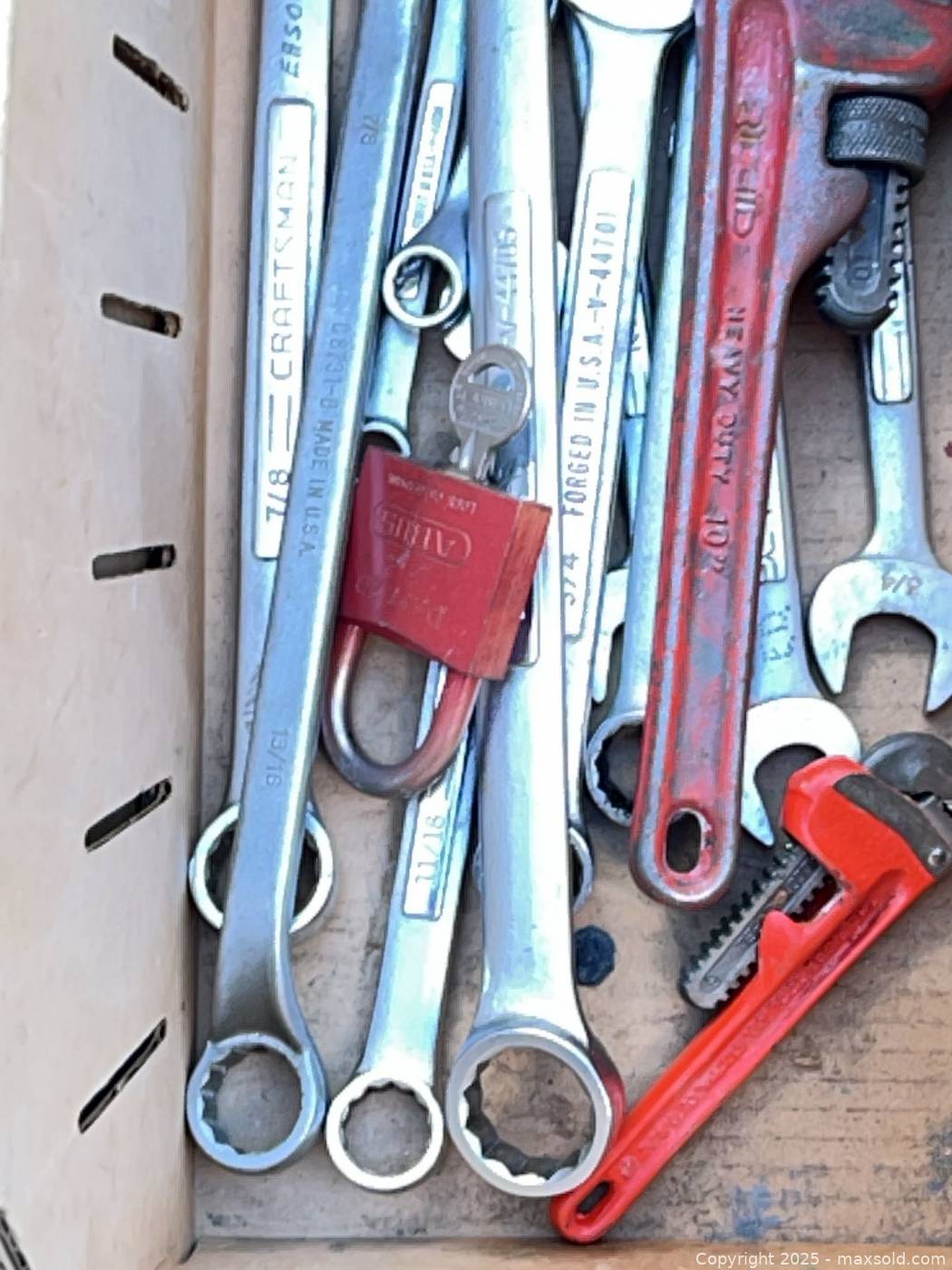 Pipe, combination & mini wrenches with padlock | Maxsold