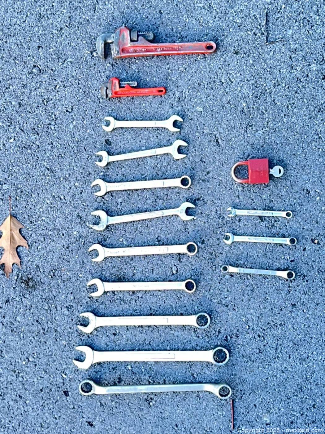 Pipe, combination & mini wrenches with padlock | Maxsold
