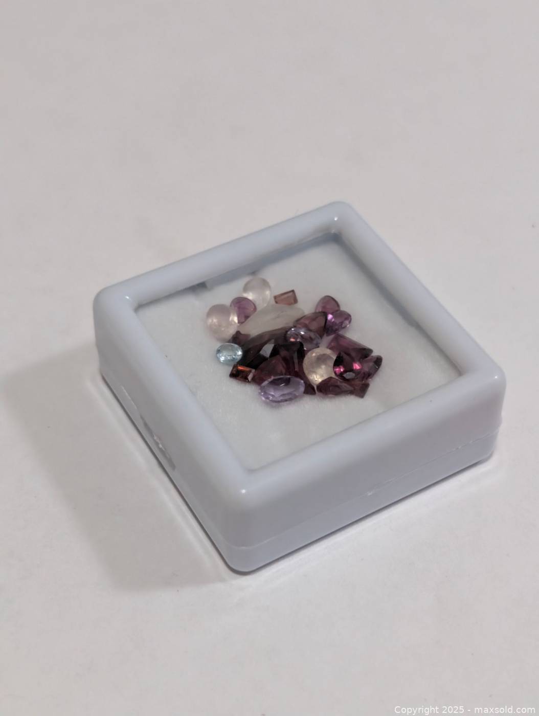 Assorted faceted gemstones approx 10ct | Maxsold