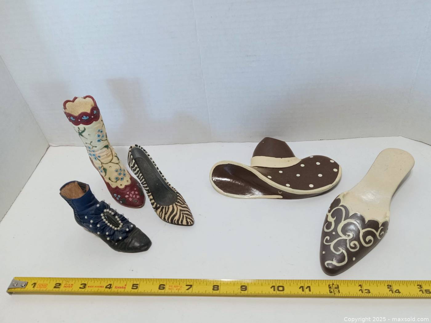Decorative shoe figurines and wall plaques, 5 pcs | Maxsold