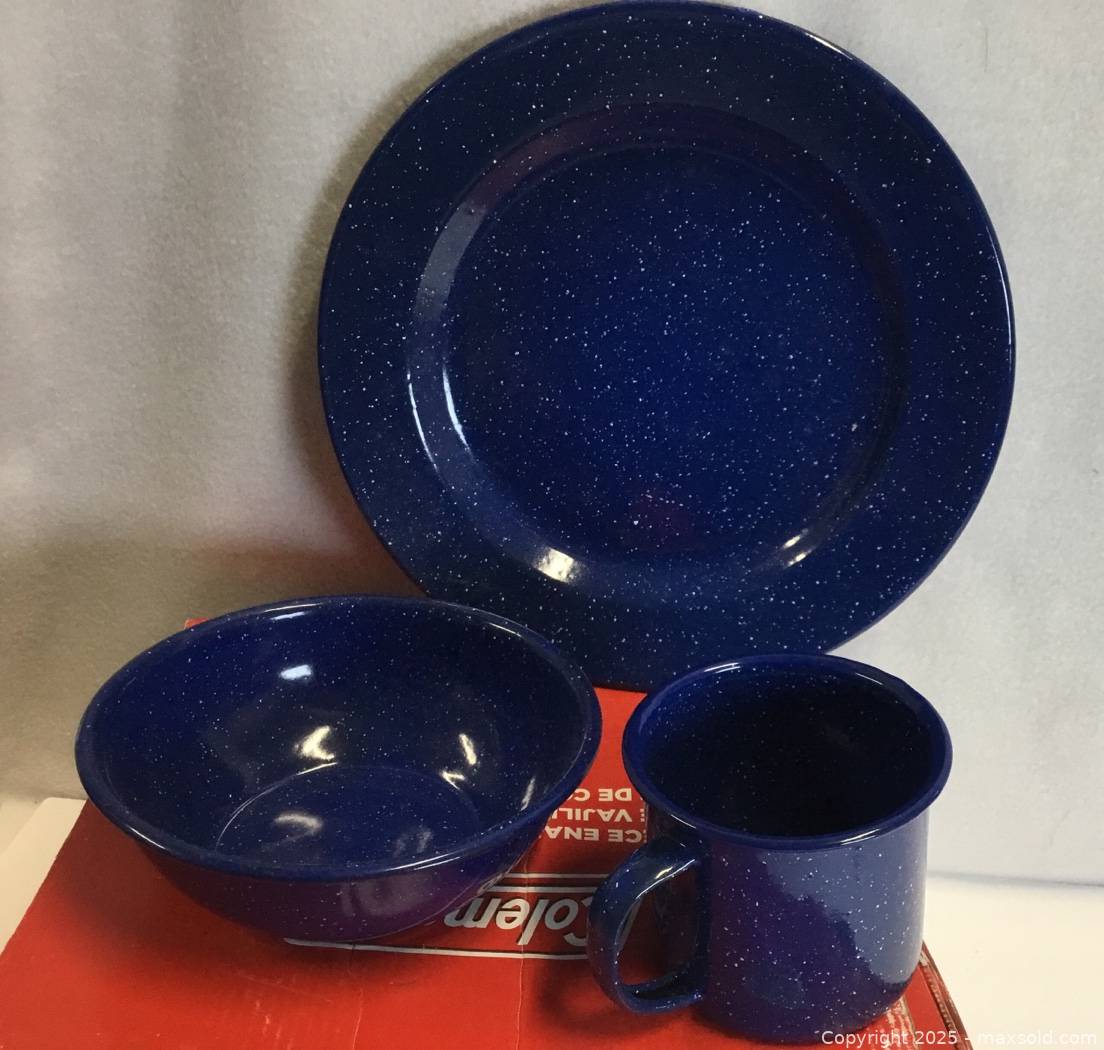 Coleman 12-piece navy enamel dinnerware set | Maxsold