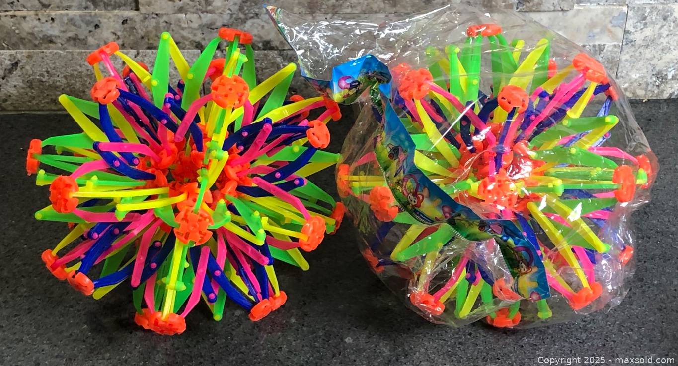 Expansion sphere ball toys, 2 pieces | Maxsold