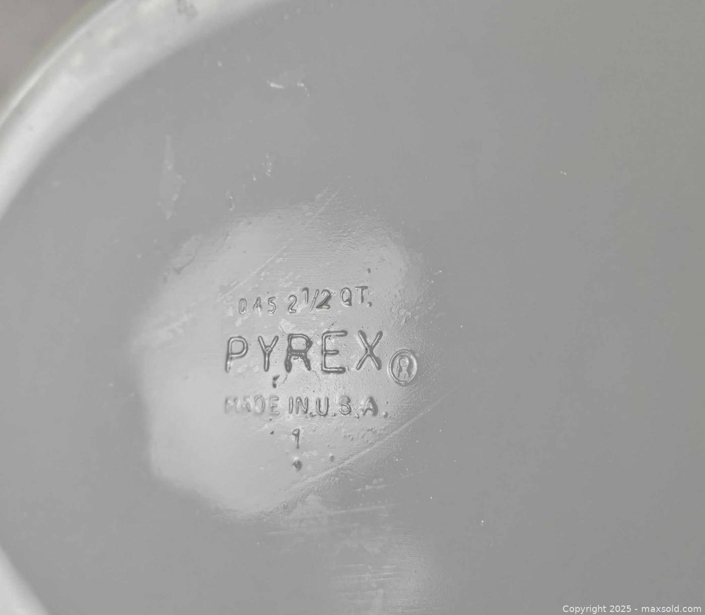 Pyrex Golden Grapes Casserole, Pie Plates, Glass Juicers | Maxsold