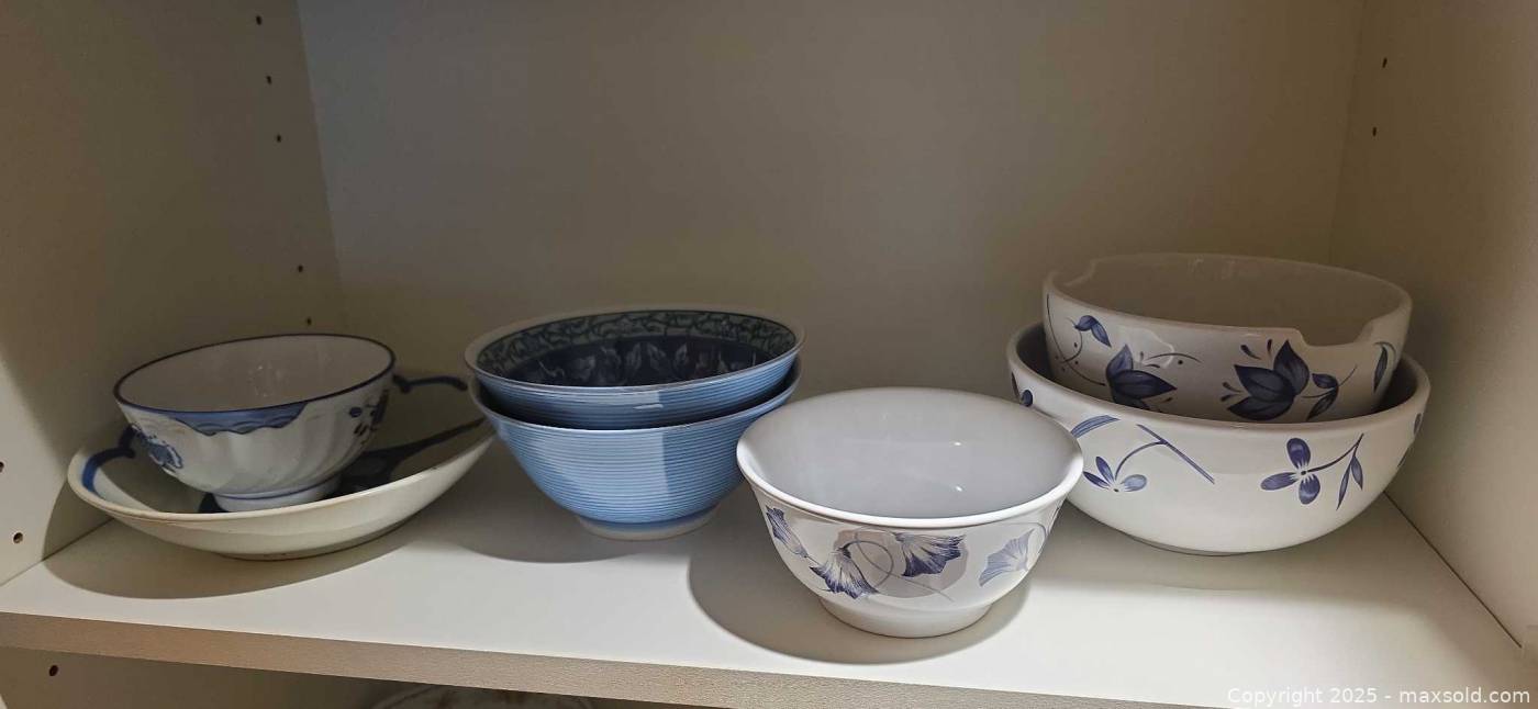 Asian ceramic bowls, plates and spoons | Maxsold
