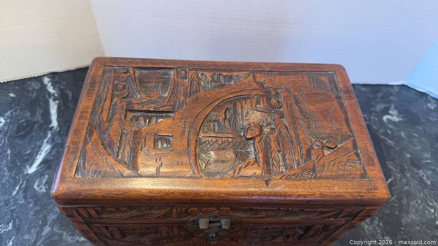 Vintage teak hand-carved landscape jewelry box | Maxsold