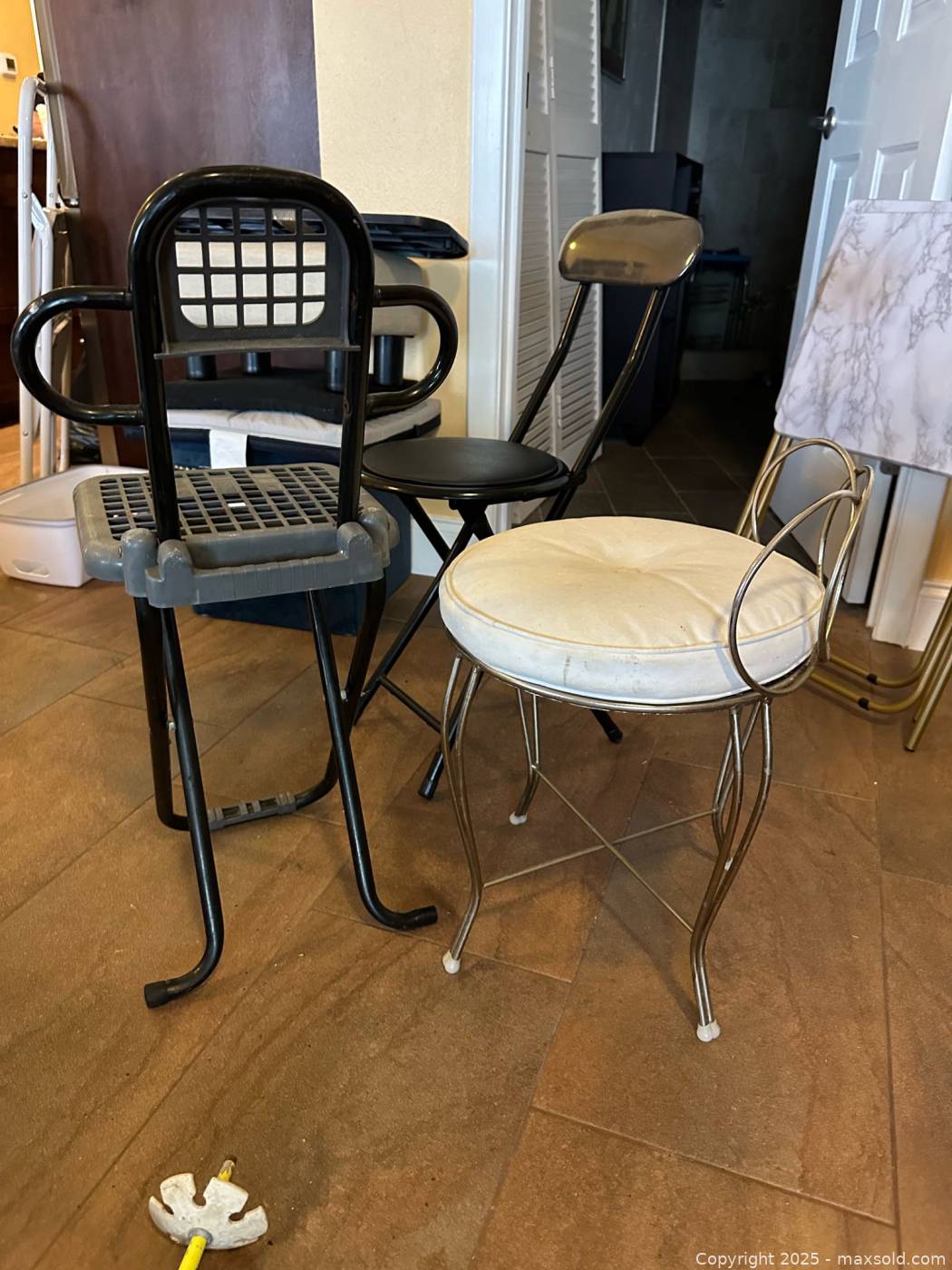 3 folding stools and round vanity chair | Maxsold