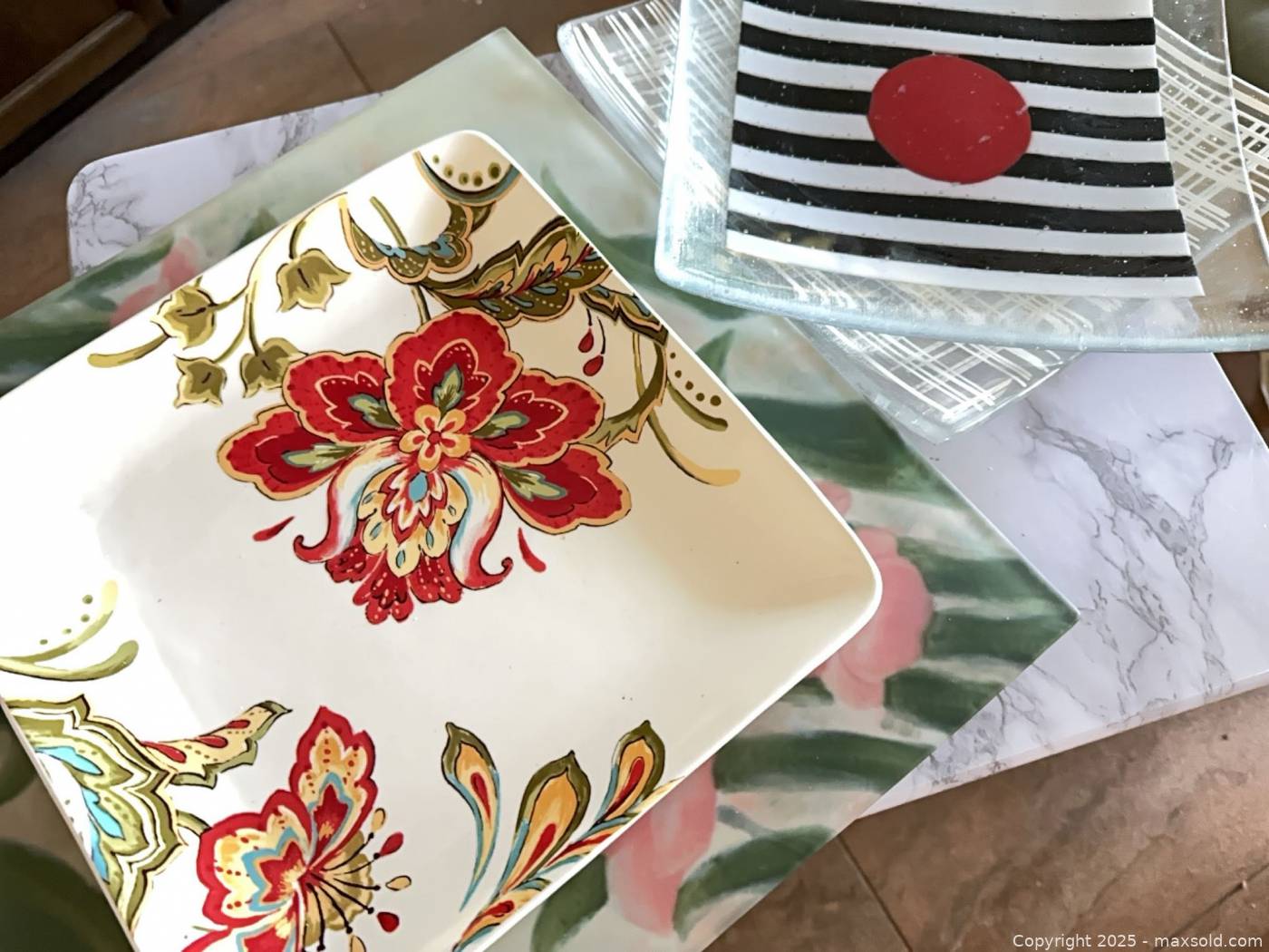 Fused glass & ceramic decorative plates | Maxsold