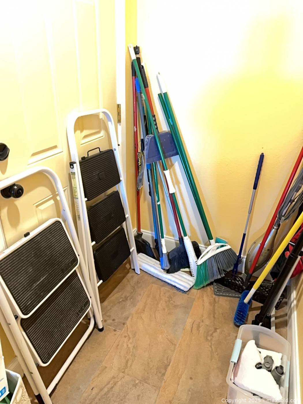 Cleaning tools, steamer, 2 folding step stools | Maxsold