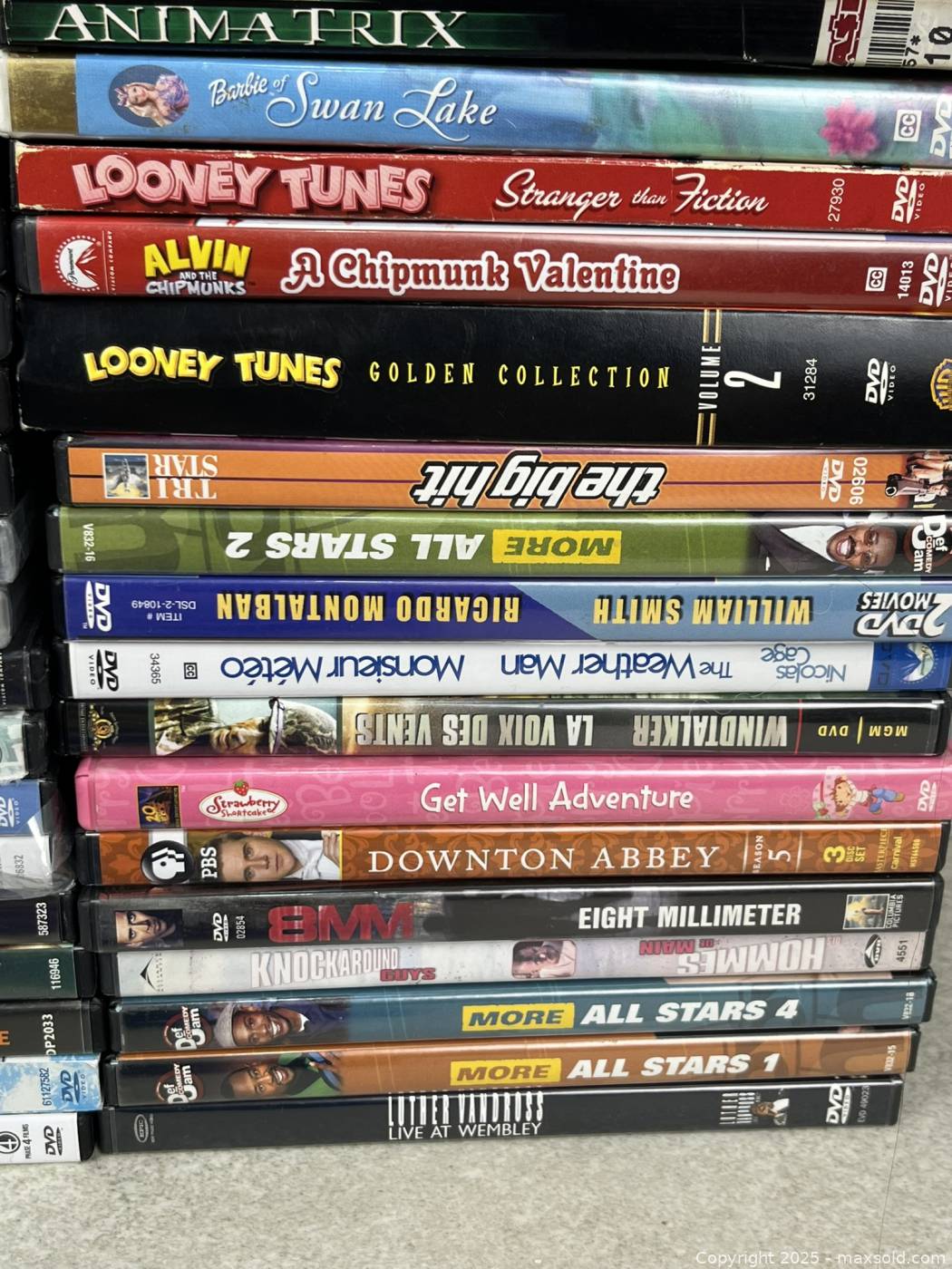 Mixed DVD and Blu-ray Movie Lot | Maxsold