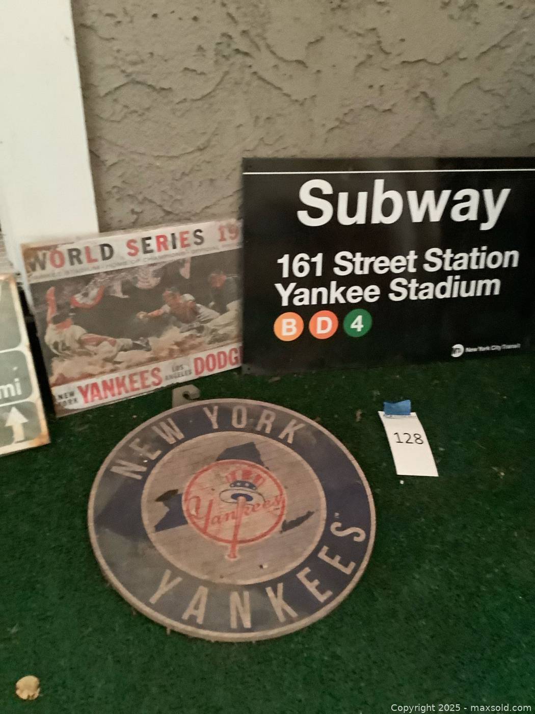Lot of 5 small Yale, Yankees and NYC signs | Maxsold