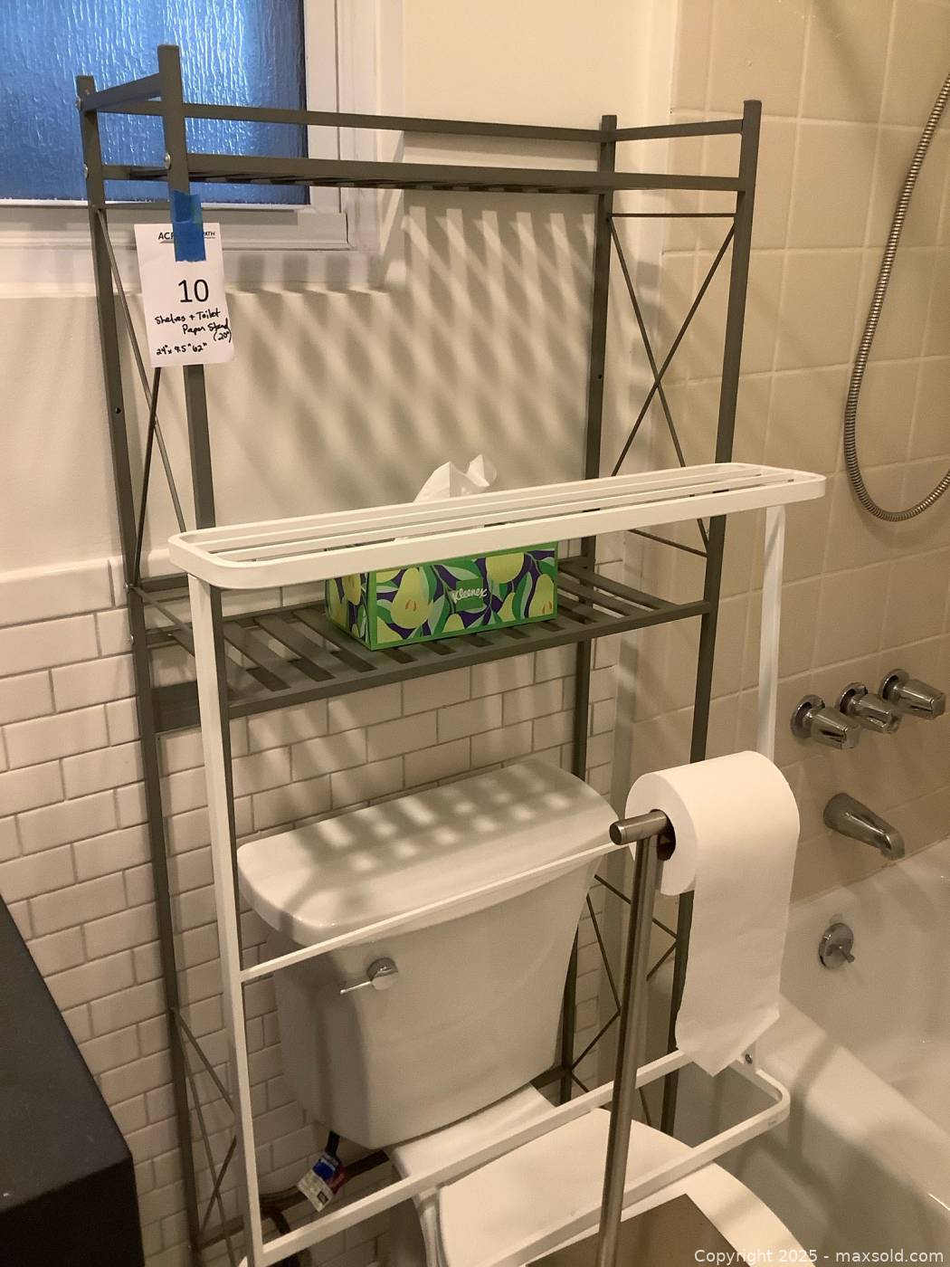 Metal bathroom racks and TP holder | Maxsold