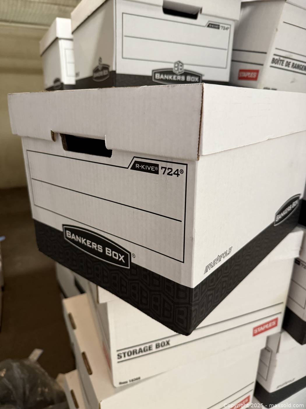 Ten Bankers Box storage boxes | Maxsold