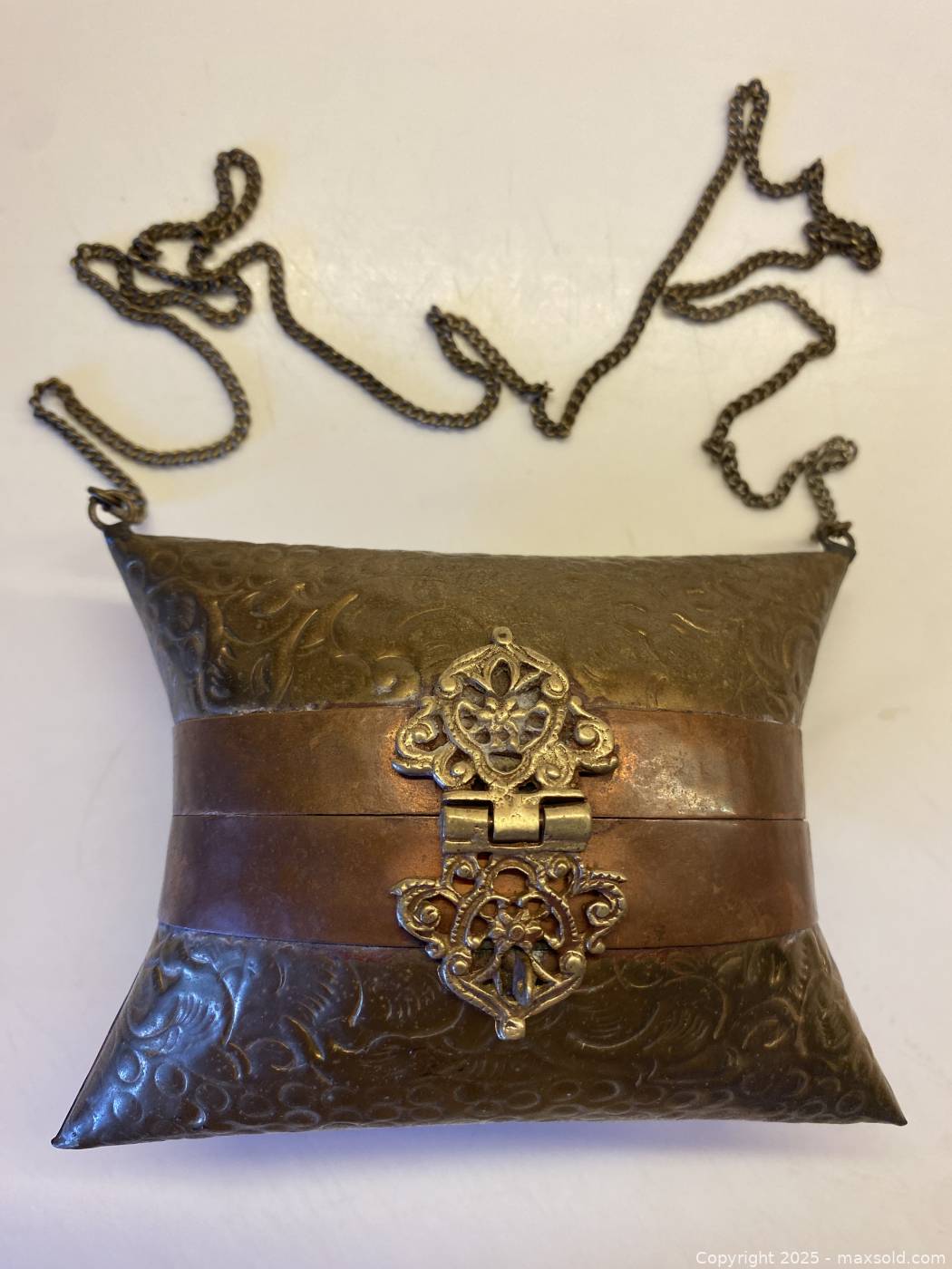 Vintage repousse brass handbag | Maxsold