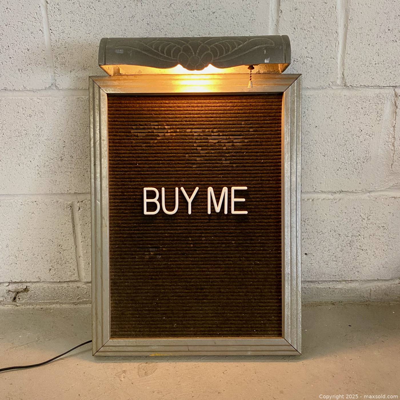 Illuminated metal-framed felt letter board | Maxsold