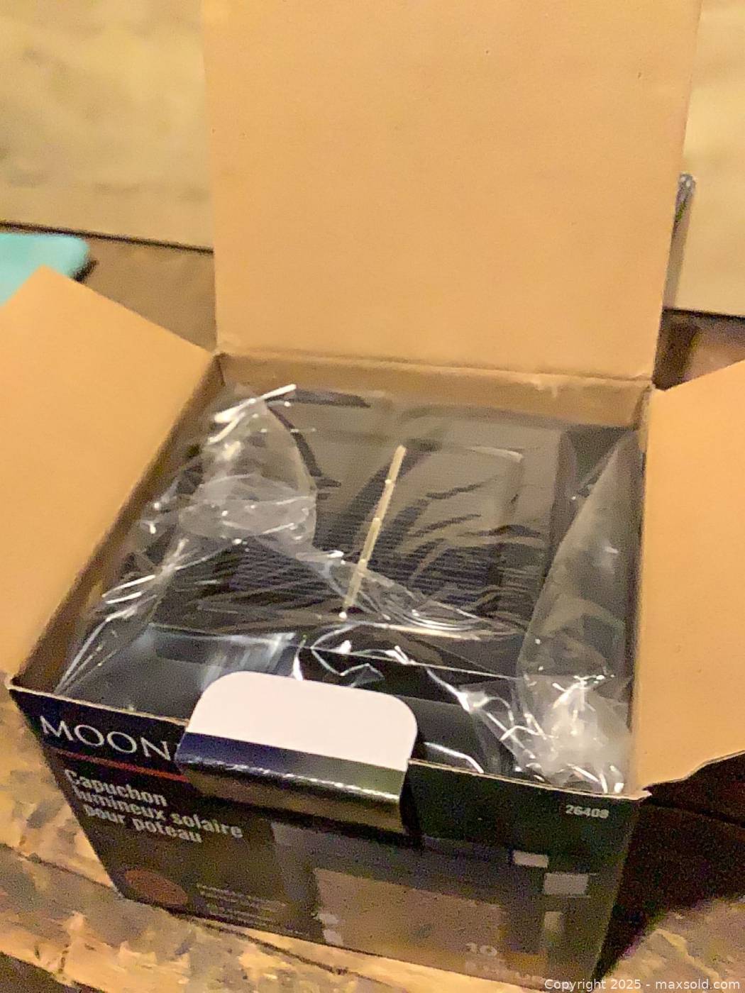 Moonrays solar post cap lights, 2 boxes | Maxsold