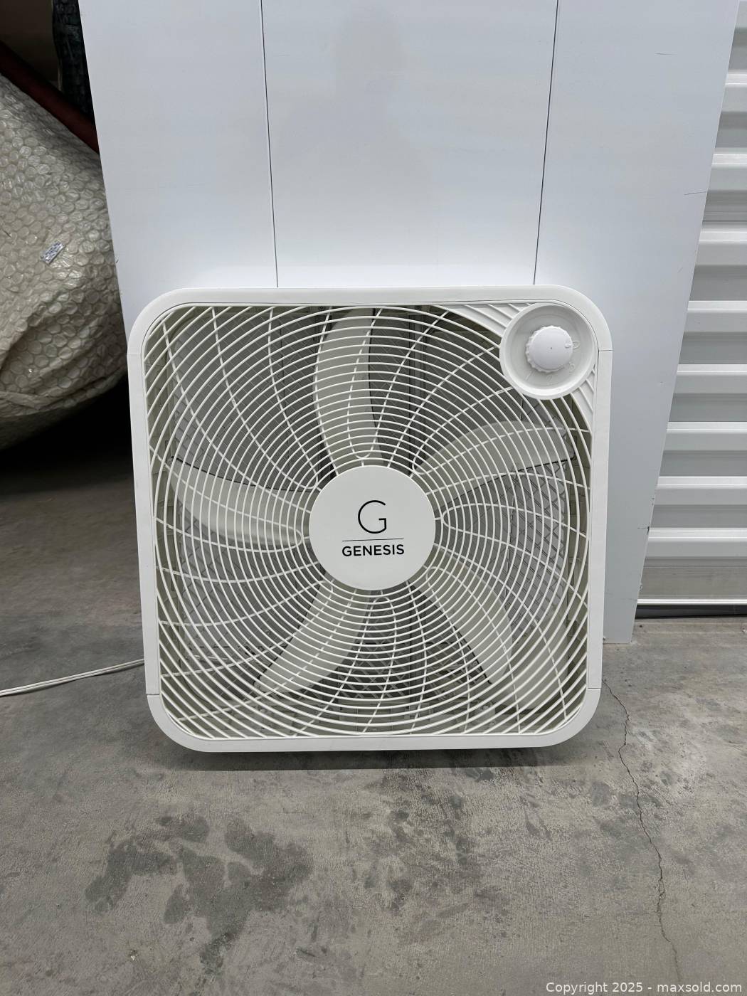Genesis 20-inch square box fan | Maxsold