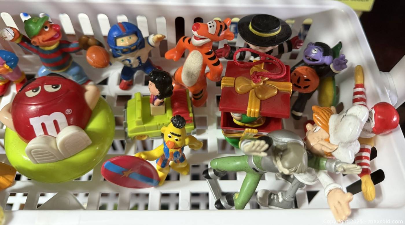 Vintage character figurine assortment | Maxsold