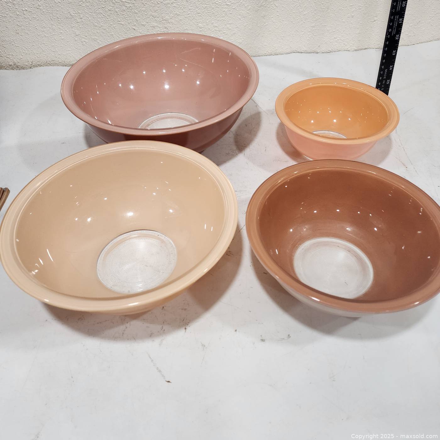 Vintage Pyrex Rainbow 4-Piece Mixing Bowl Set | Maxsold