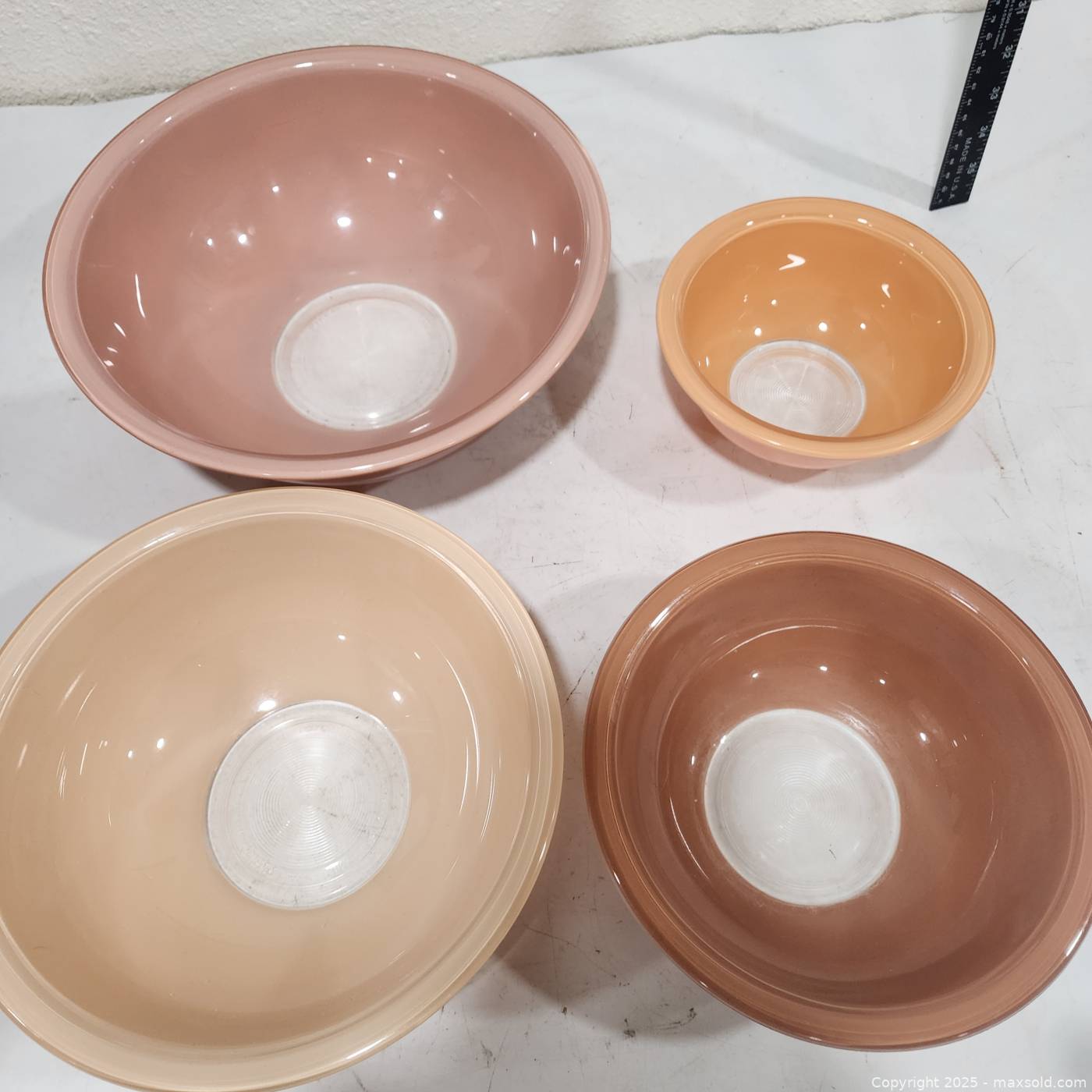 Vintage Pyrex Rainbow 4-Piece Mixing Bowl Set | Maxsold