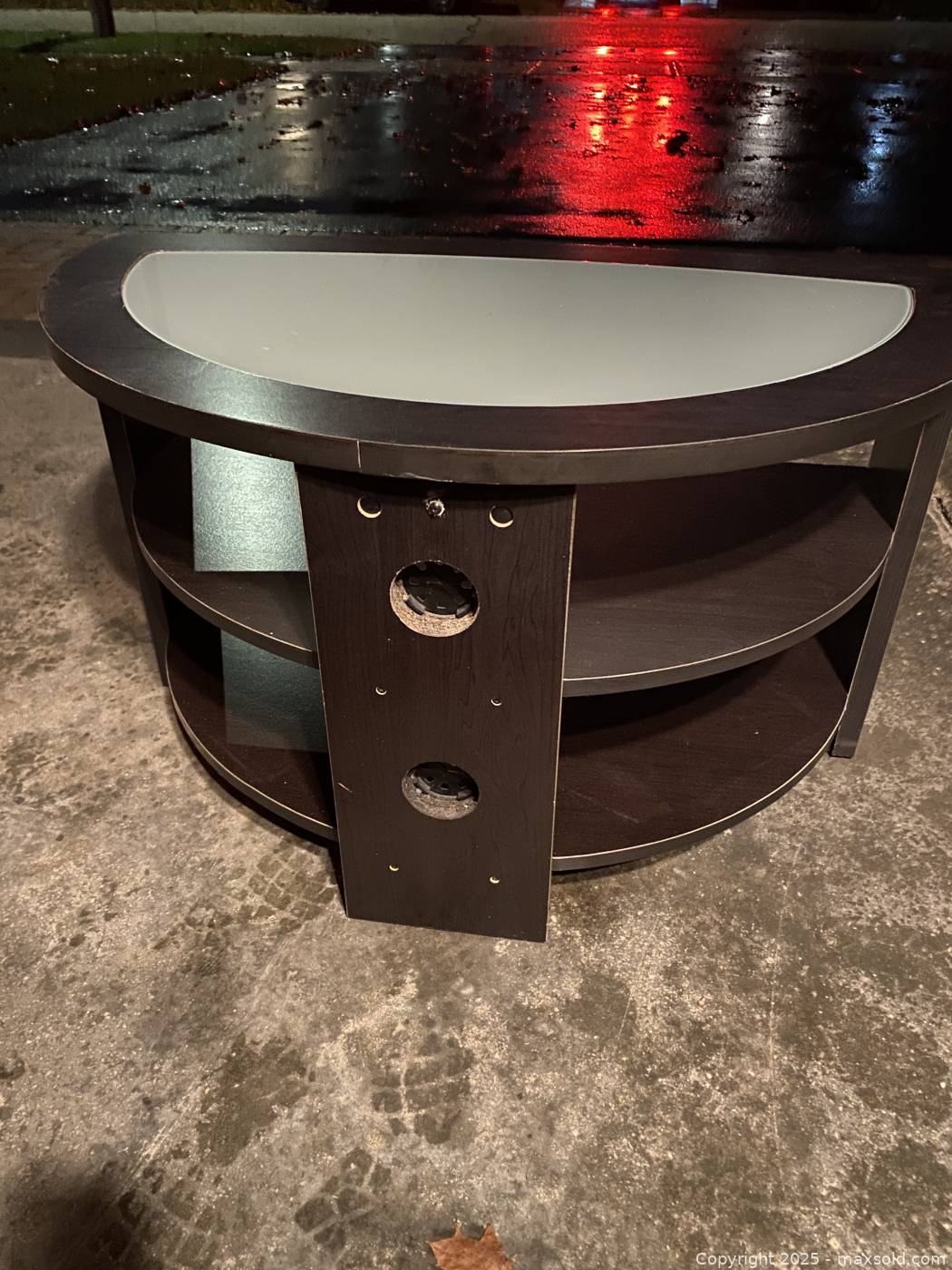 Semi-circular glass-top TV stand | Maxsold