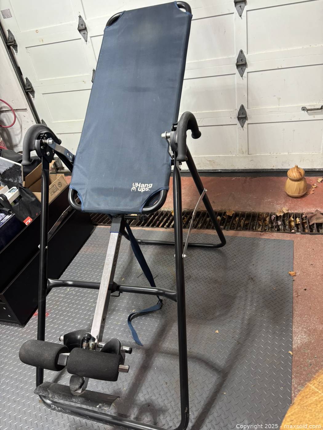 Hang Ups Folding Inversion Table | Maxsold