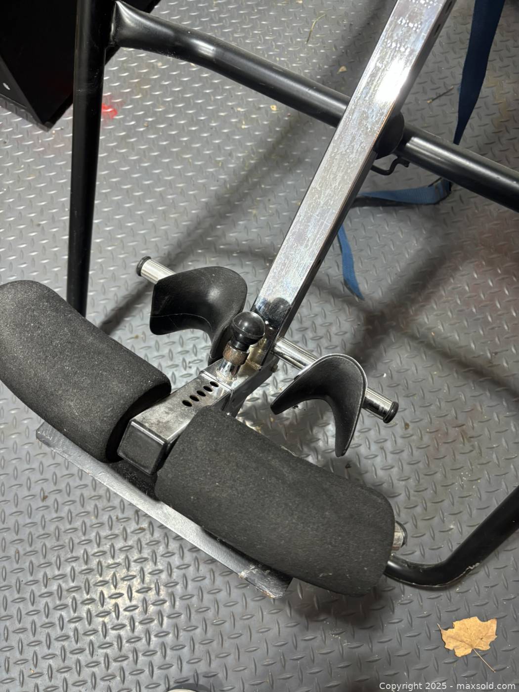 Hang Ups Folding Inversion Table | Maxsold