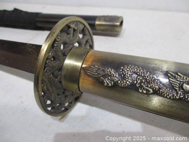 Ornate dragon-hilt samurai sword with scabbard | Maxsold