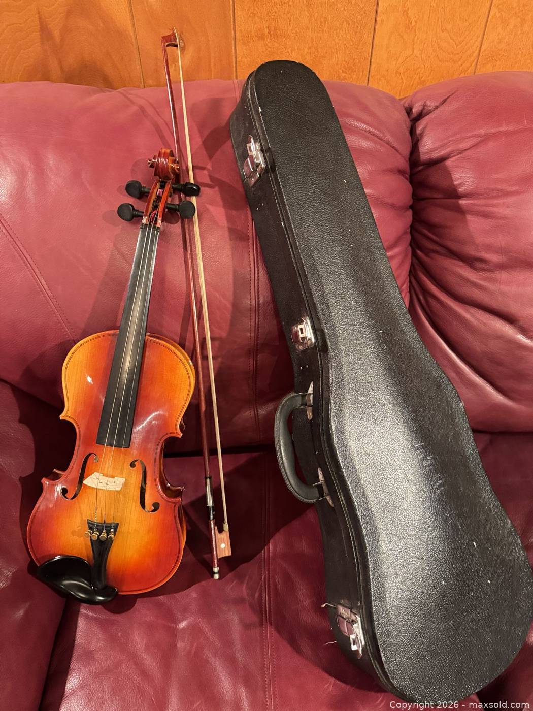 Lark violin with bow and case | Maxsold